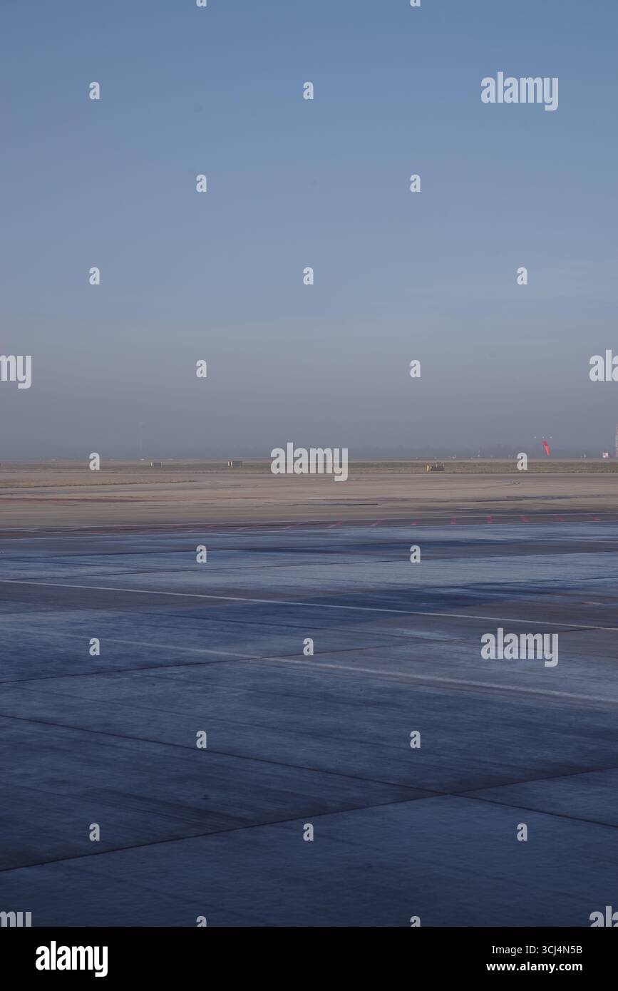 Empty airport runway beautiful hi-res stock photography and images - Alamy