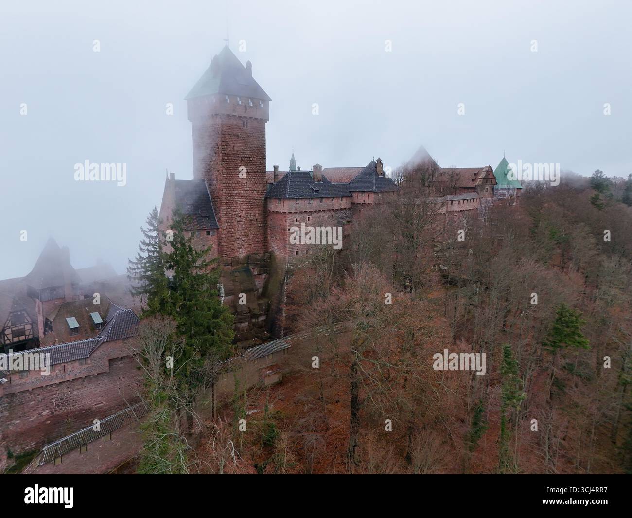 Château du haut koenigsbourg winter hi-res stock photography and images ...