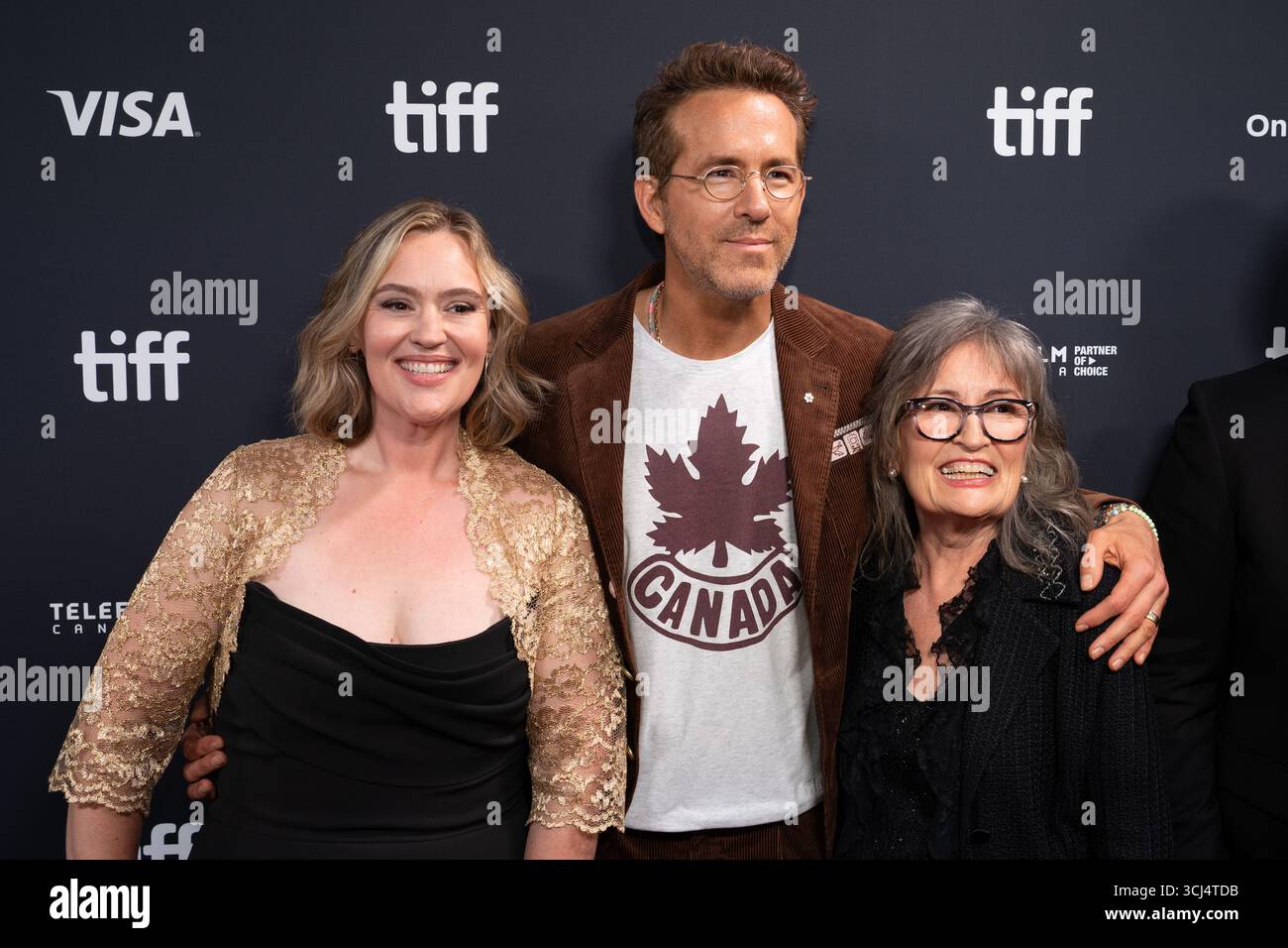 (L R) Jennifer Candy, Ryan Reynolds and Rosemary Candy attend the red ...