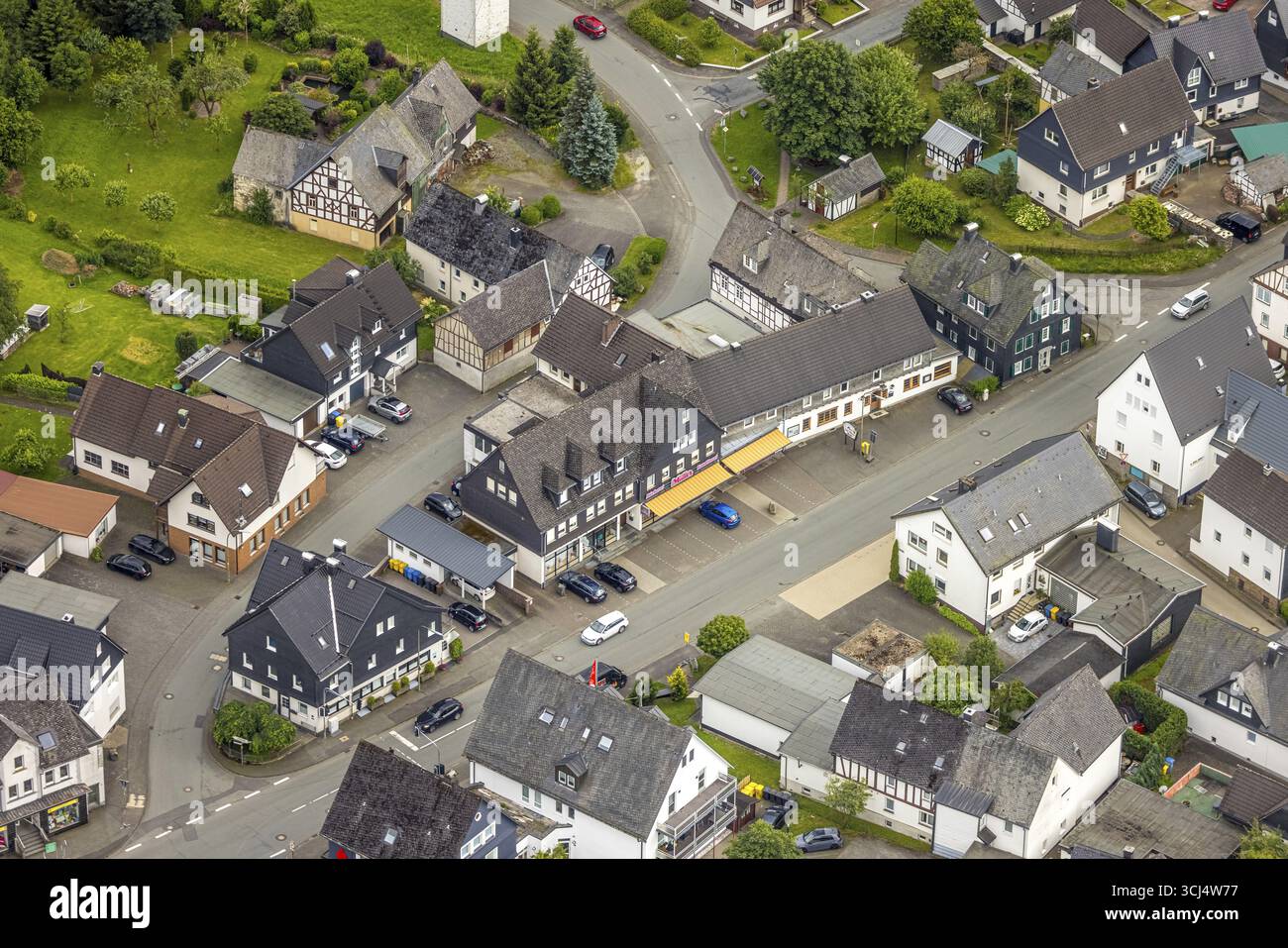 Aerial view, Sieg-Lahn-Strasse corner Zum Ilsetal with Mueller ...
