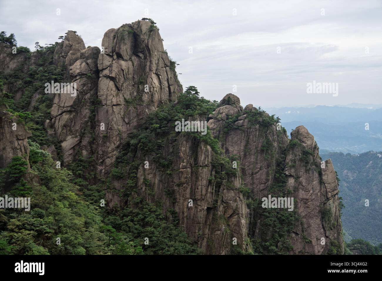 Photo shows the granite landform of Jiuhua Mountain in Chizhou City ...