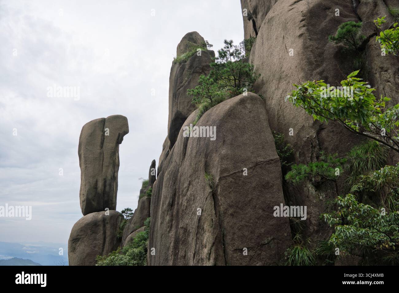 Photo shows the granite landform of Jiuhua Mountain in Chizhou City ...