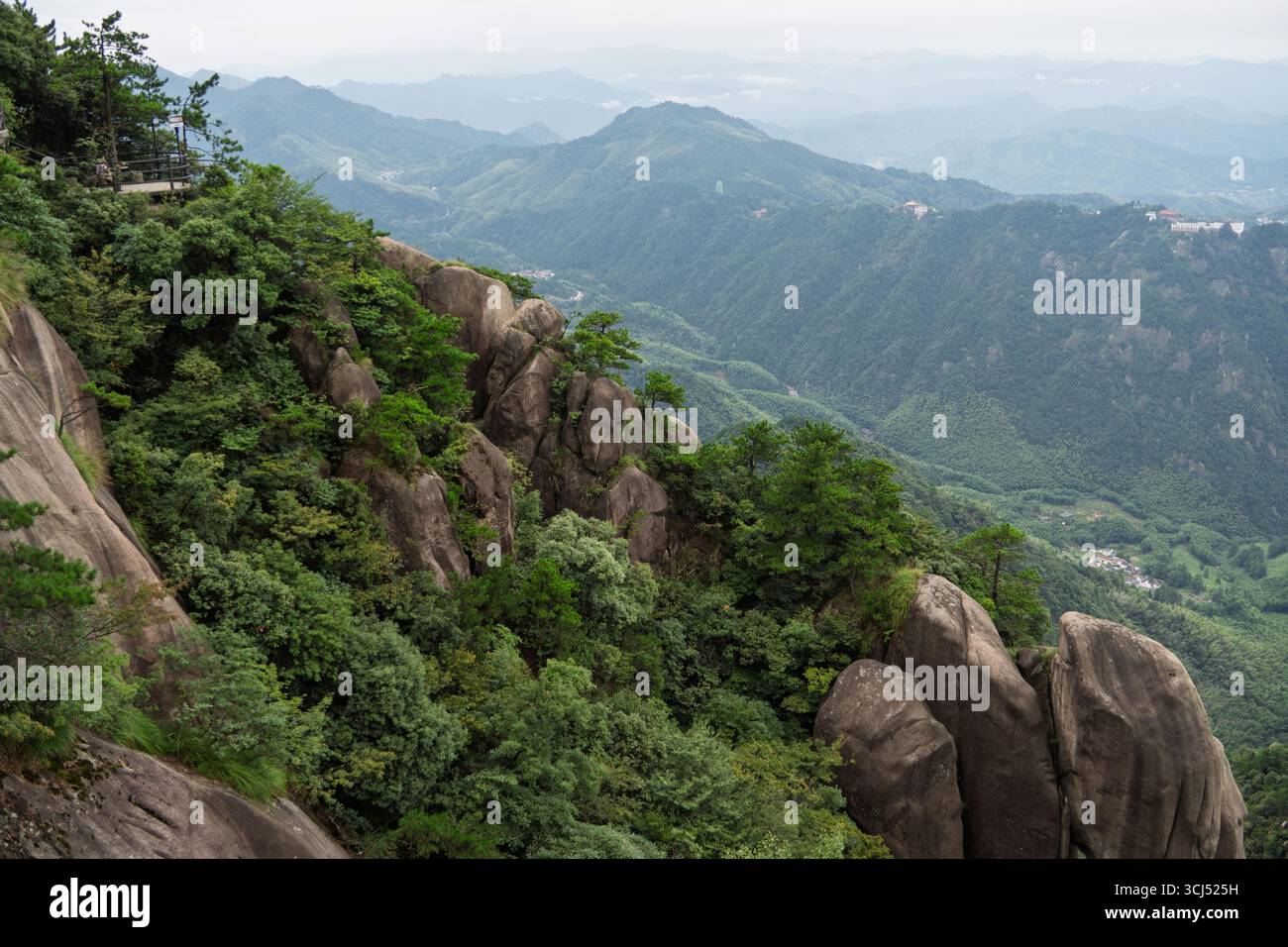 Photo shows the granite landform of Jiuhua Mountain in Chizhou City ...