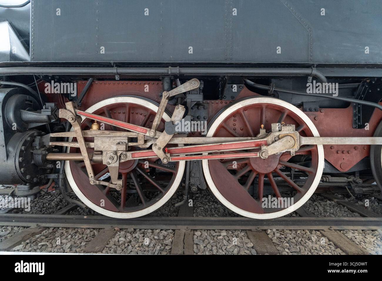 Close up of train wheels hi-res stock photography and images - Alamy