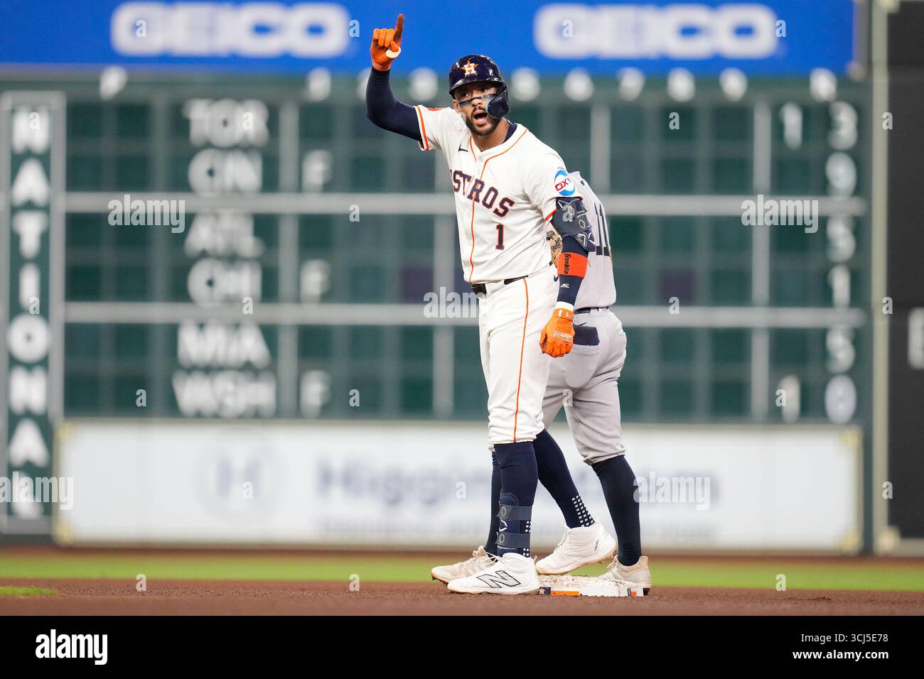 Houston Astros' Carlos Correa (1) reacts after his double against New ...