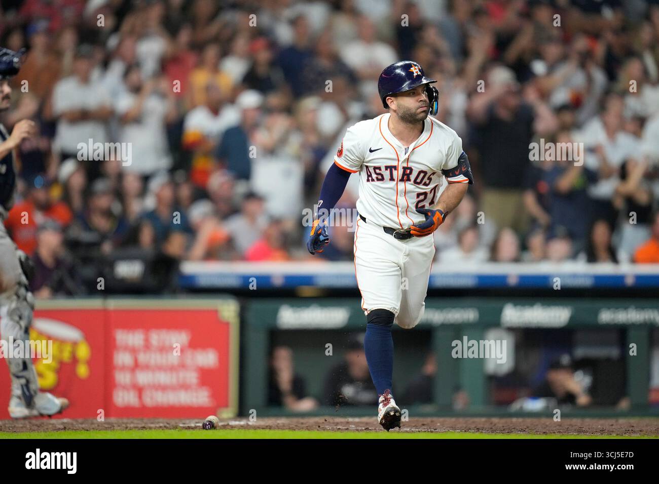 Houston Astros' Jose Altuve (27) reacts as he flew out to New York ...