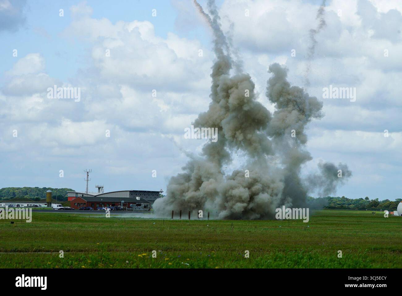 cntv Feuer frei Explosion im Feld bei der Uebung Significance of National Air Power 2025 SNAP ...