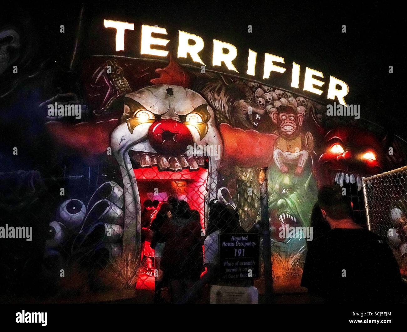Atmosohere - Terrifier Maze at the Universal Studios Hollywood ...