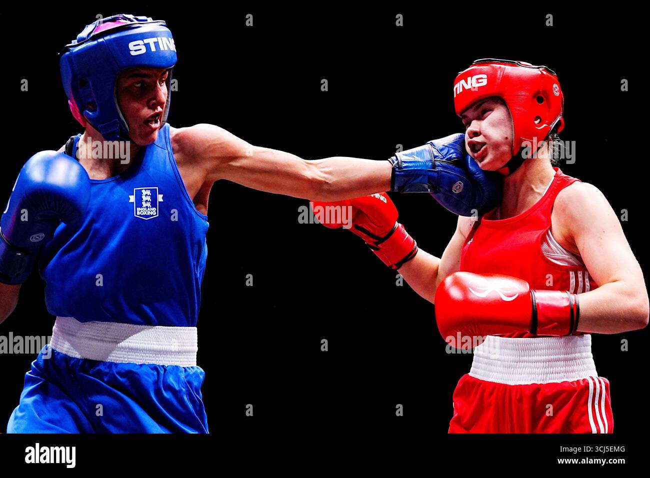 Elise Glynn (left) in action during their round of 32 bout against ...