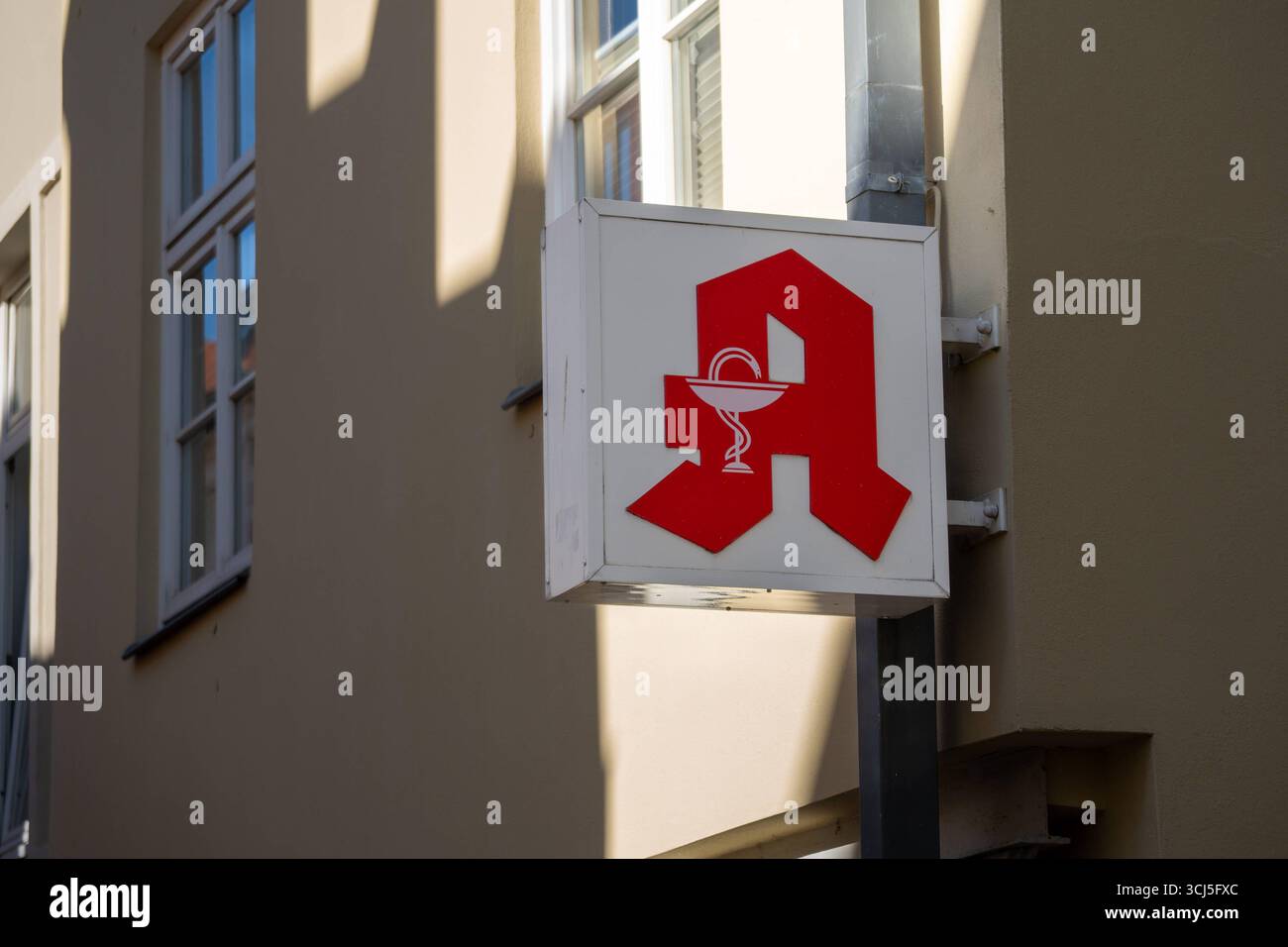 Wismar, Deutschland 19.Aug.2025: Im Bild: Apothekenzeichen mit rotem A ...