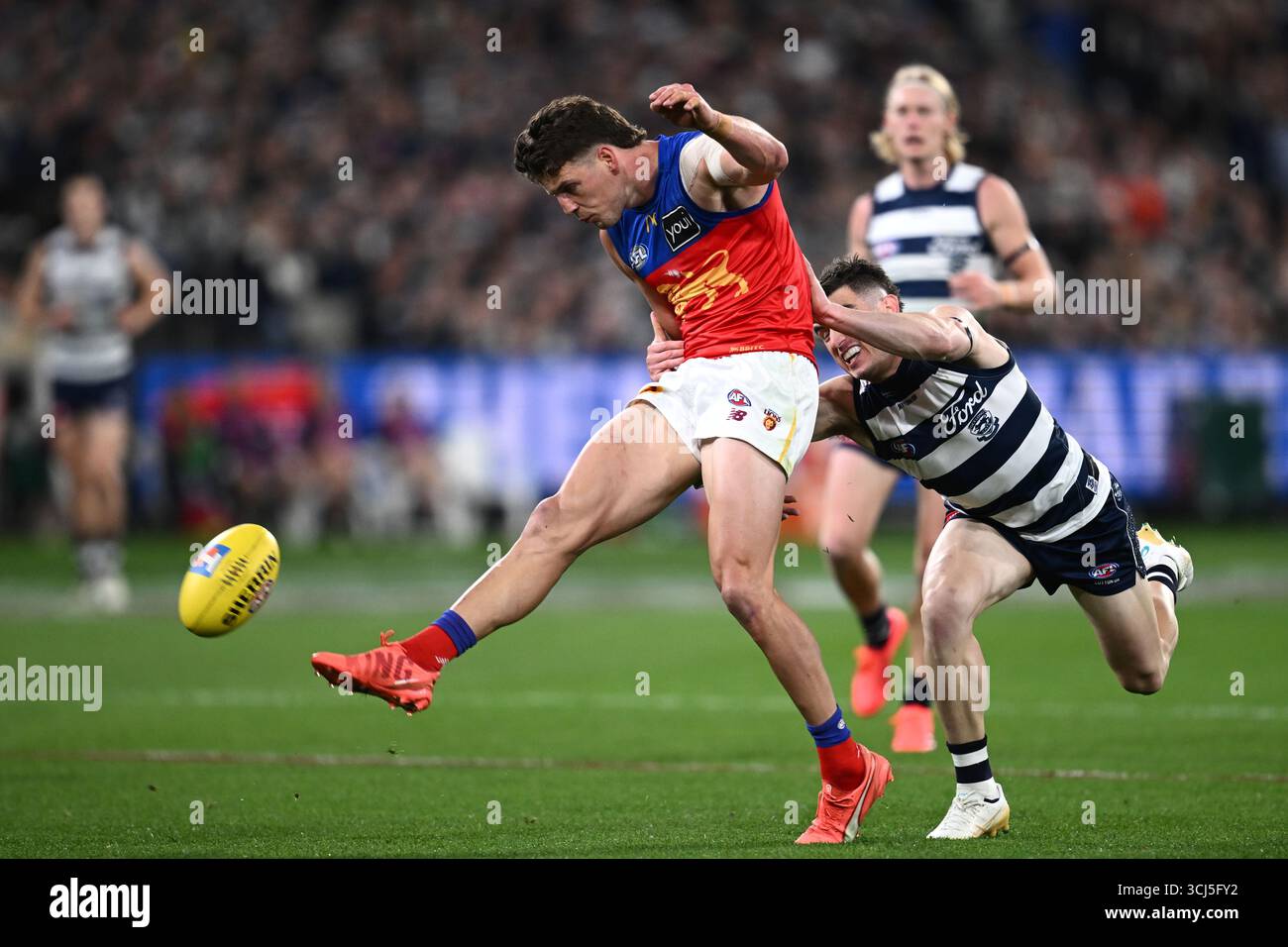 Jarrod Berry of the Lions kicks a goal during the AFL Qualifying Final ...