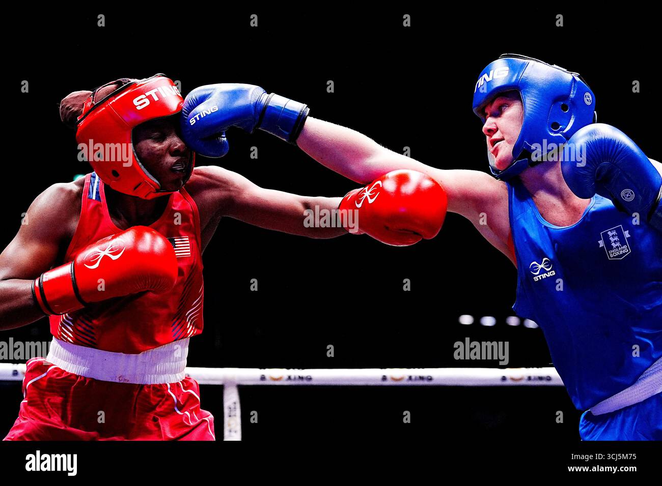 Sacha Hickey (right) in action during their round of 32 bout against ...
