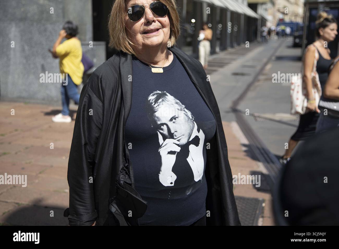 Milan, Armani's death, Emporio Armani store on Via Manzoni, fans of ...