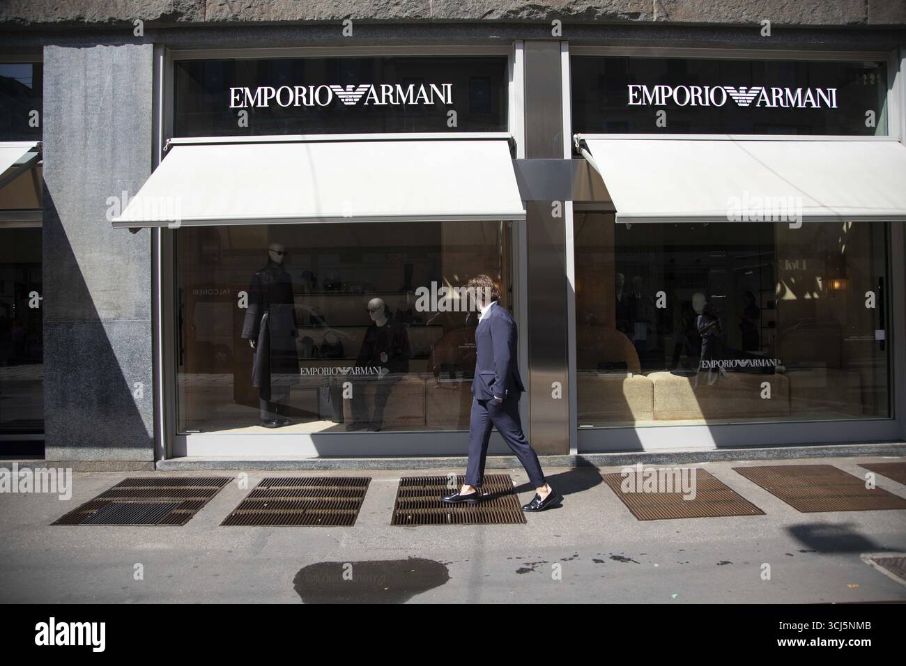 Milan, Armani's death, Emporio Armani store on Via Manzoni, fans of ...