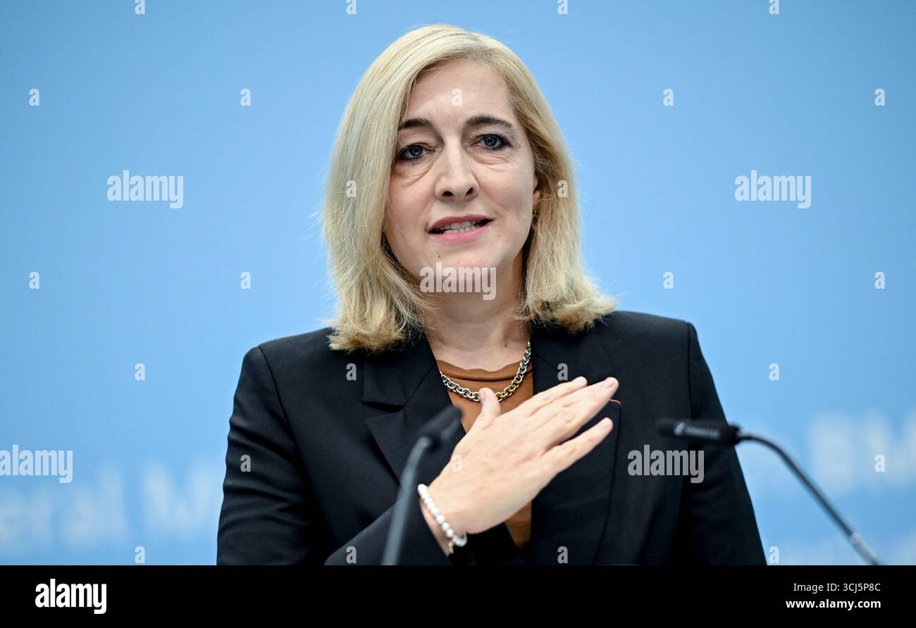 05 September 2025, Berlin: Nina Warken (CDU), Federal Minister of ...