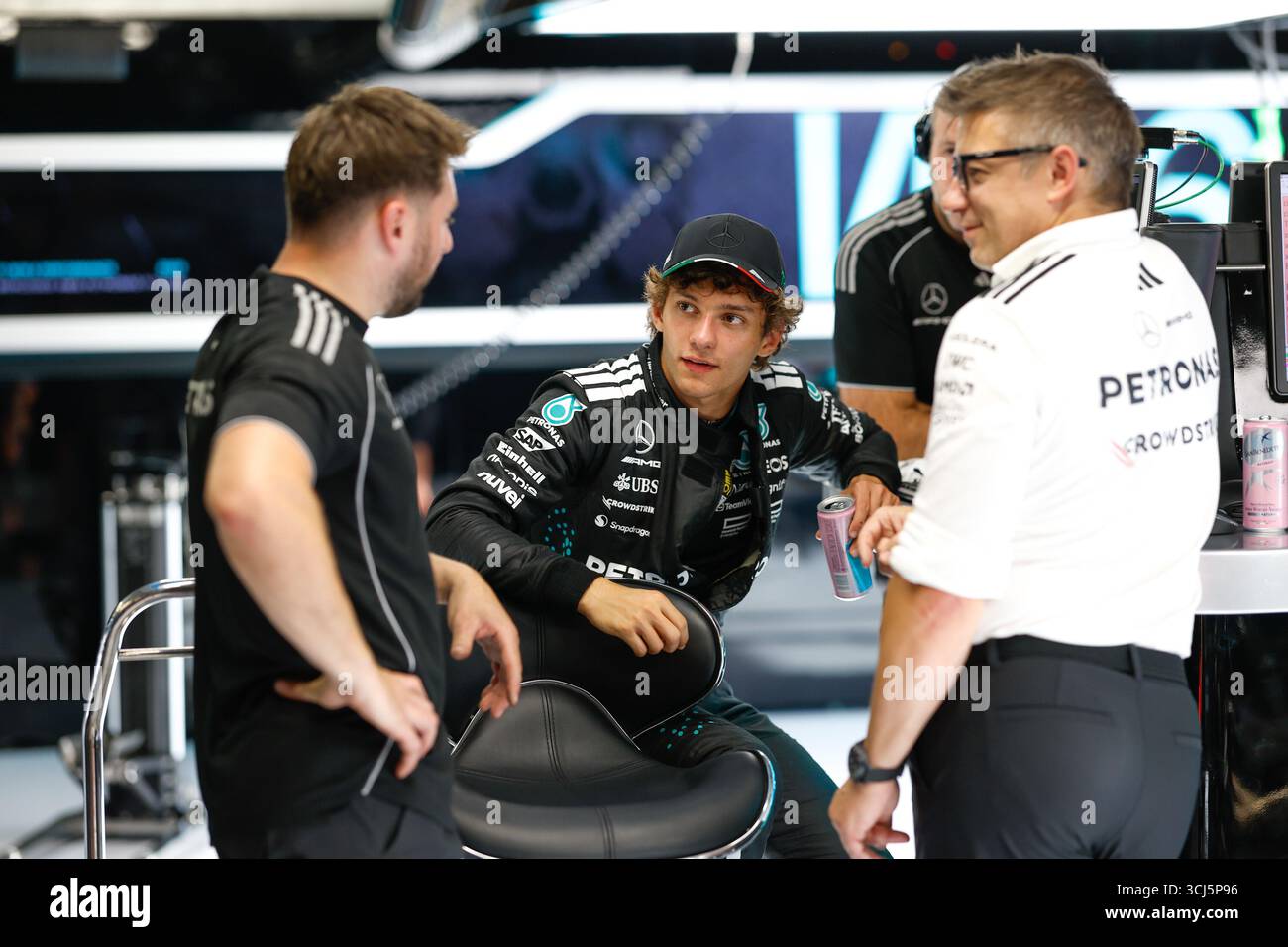 #12 Andrea Kimi Antonelli (ITA, Mercedes-AMG Petronas F1 Team), Peter ...