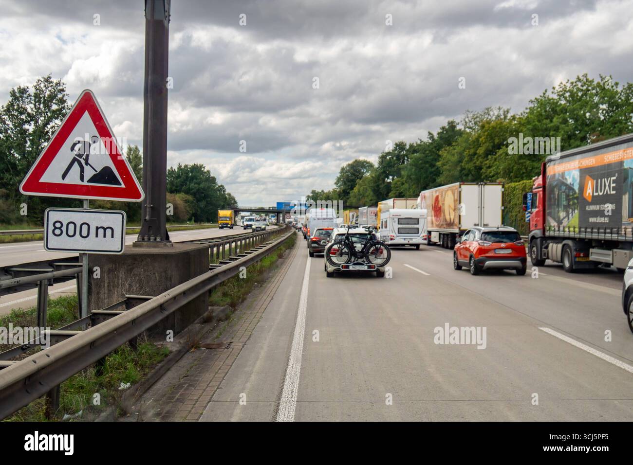 Deutschland 21.Aug.2025: Im Bild: Stau auf einer deutschen Autobahn mit ...