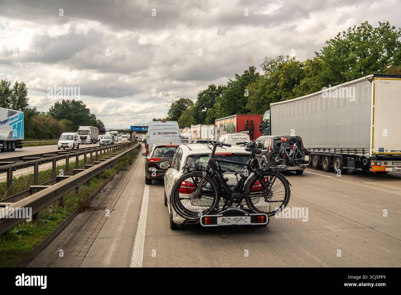 Deutschland 21.Aug.2025: Im Bild: Dichter Stau auf einer deutschen ...