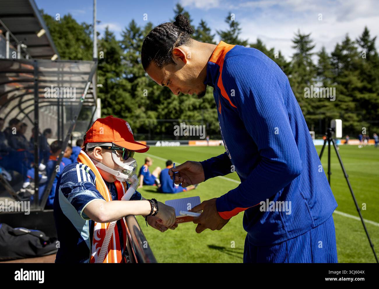 ZEIST - Virgil van Dijk signs autographs for children at the Princess ...