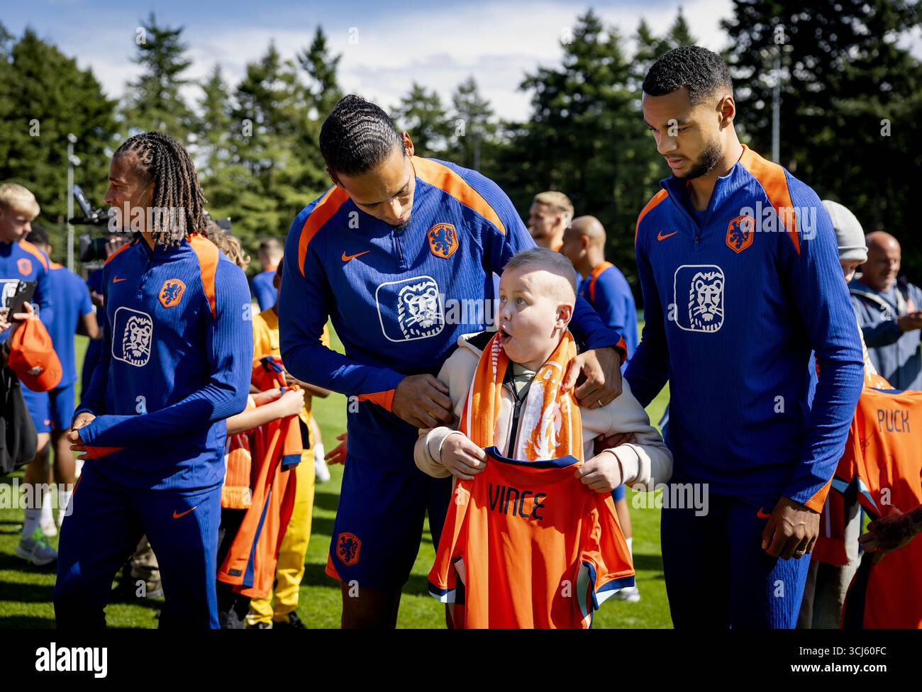 ZEIST - Nathan Ake, Virgil van Dijk, and Cody Gakpo sign autographs for ...