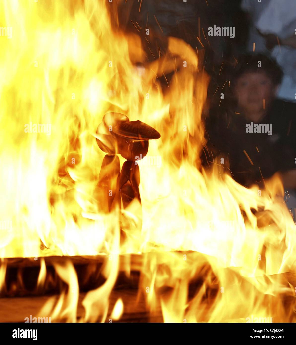 "Kokeshi" dolls no longer in use are burned during a "memorial service ...