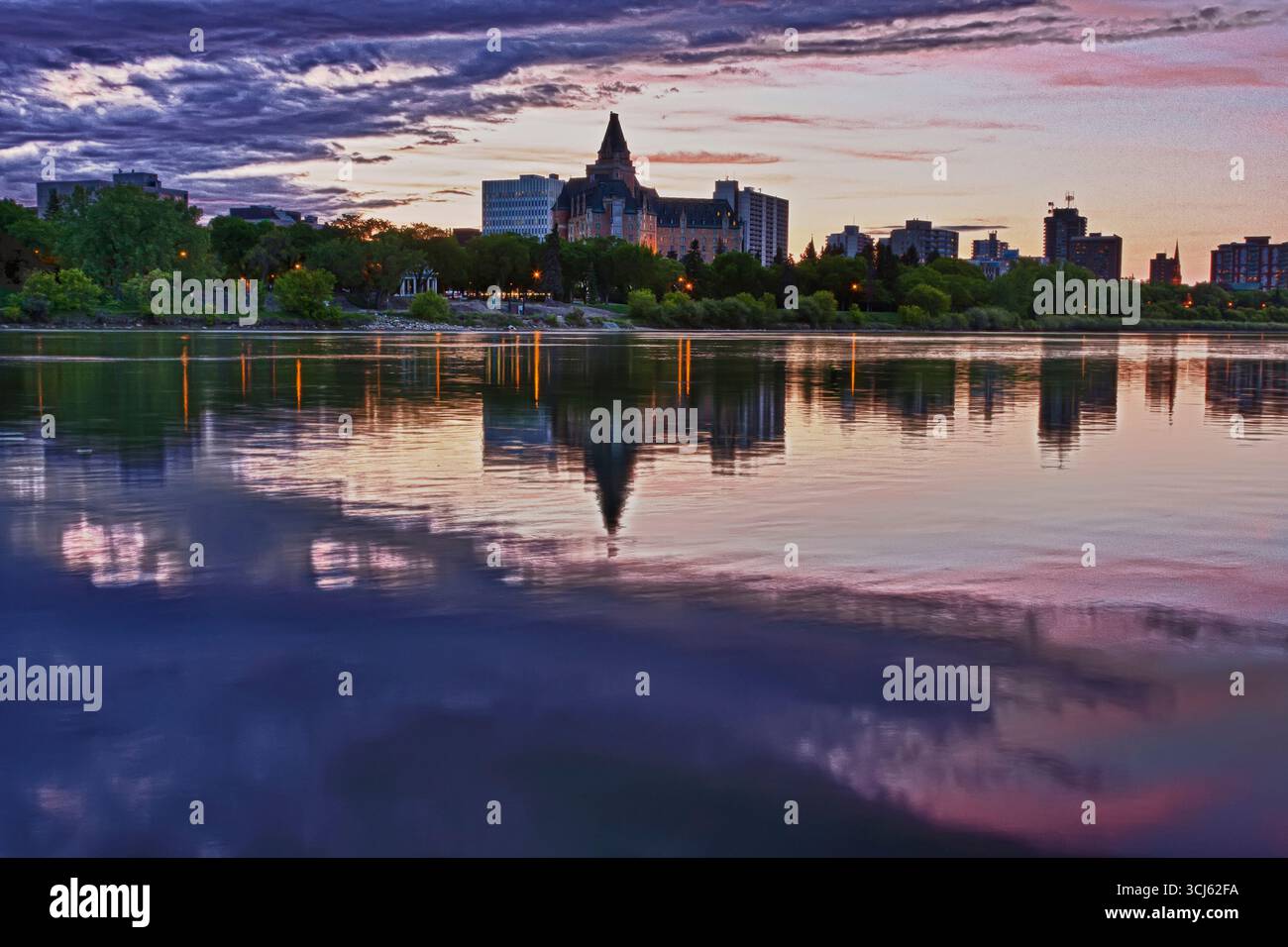 The Delta Bessborough hotel is a ten storey hotel located in downtown ...