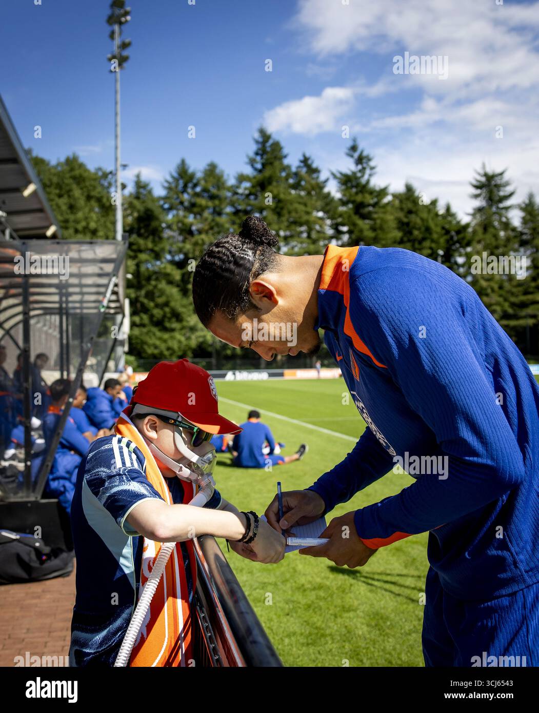 ZEIST - Virgil van Dijk signs autographs for children at the Princess ...