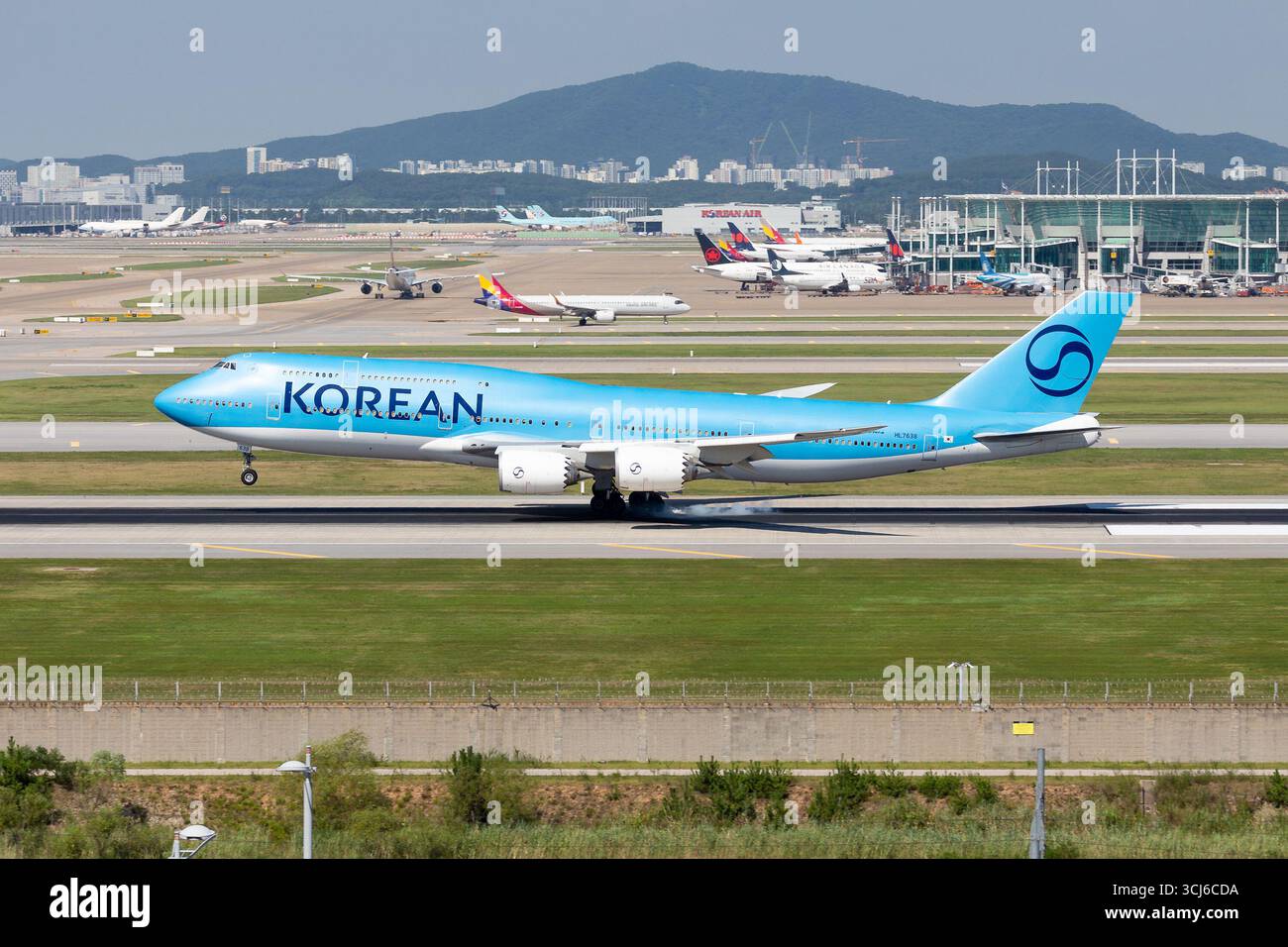 Boeing 747 8b5 korean hi-res stock photography and images - Alamy