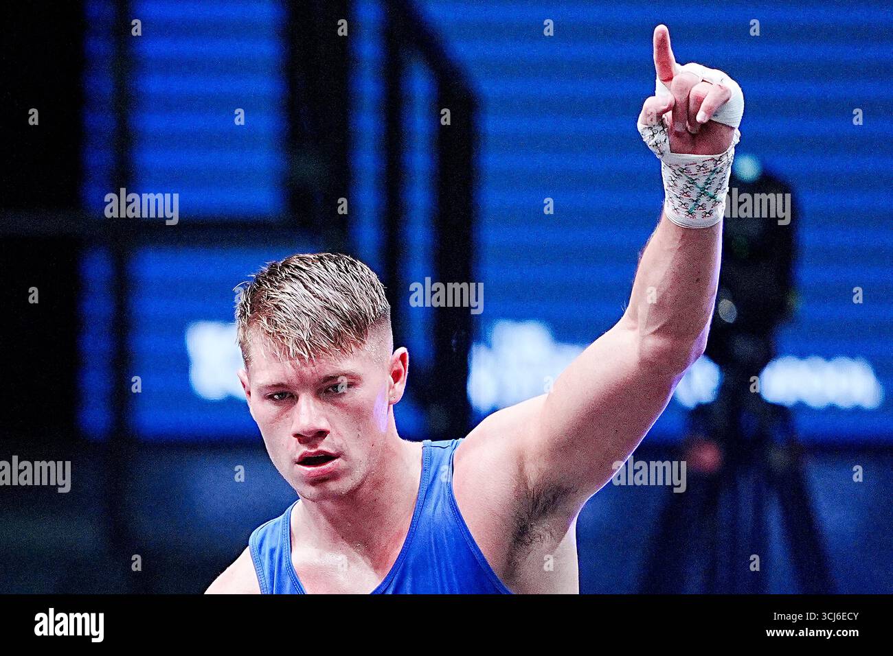 Robert McNulty celebrates winning their bout against Darius Voisnarovic ...