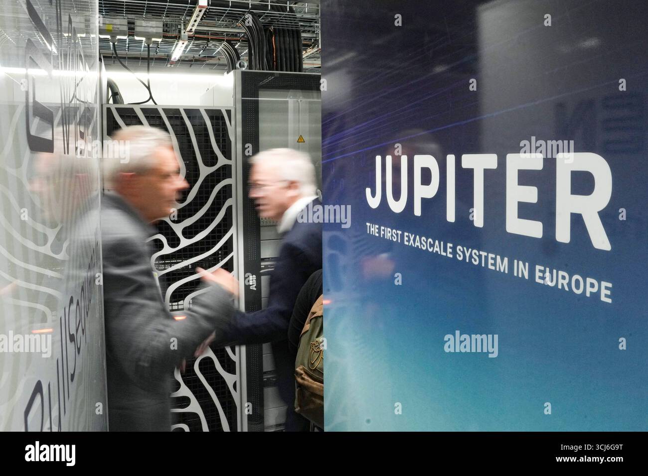 Inbetriebnahme des Exascale Supercomputer JUPITER durch Bundeskanzler ...