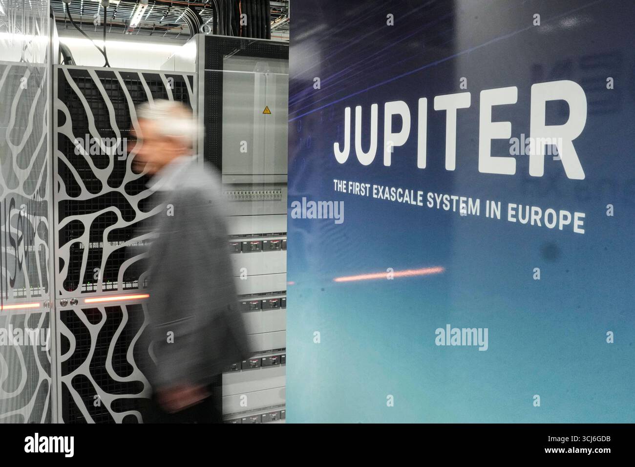 Inbetriebnahme des Exascale Supercomputer JUPITER durch Bundeskanzler ...