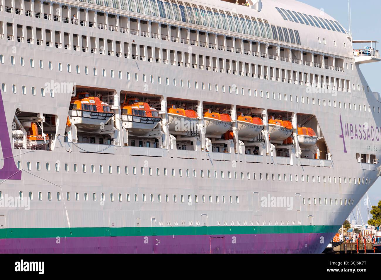 Das Kreuzfahrtschiff Ambience von Ambassador Cruise Line. Rostock, 04. ...
