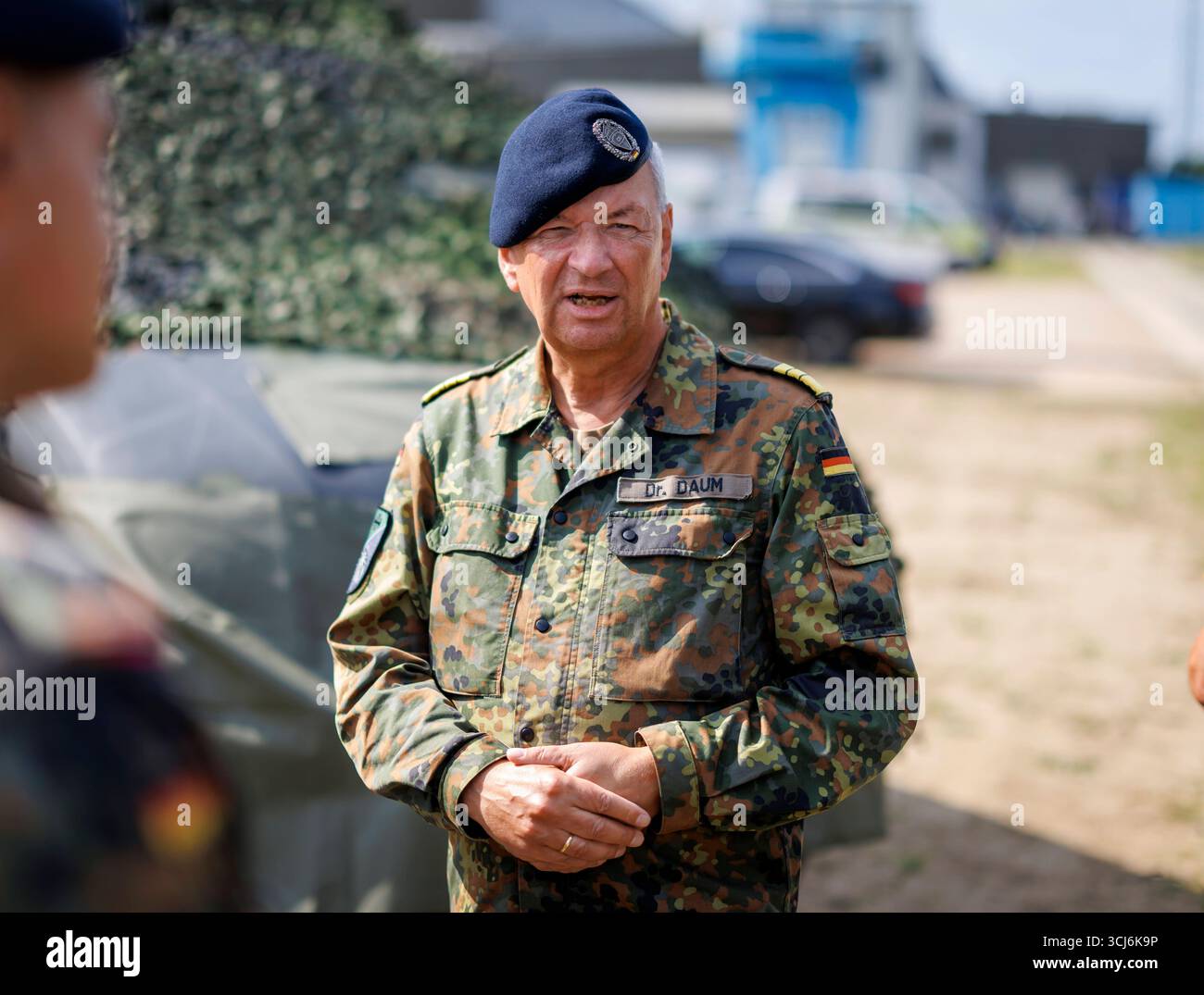 Vizeadmiral Thomas Daum, Inspekteur Cyber- und Informationsraum Rostock ...