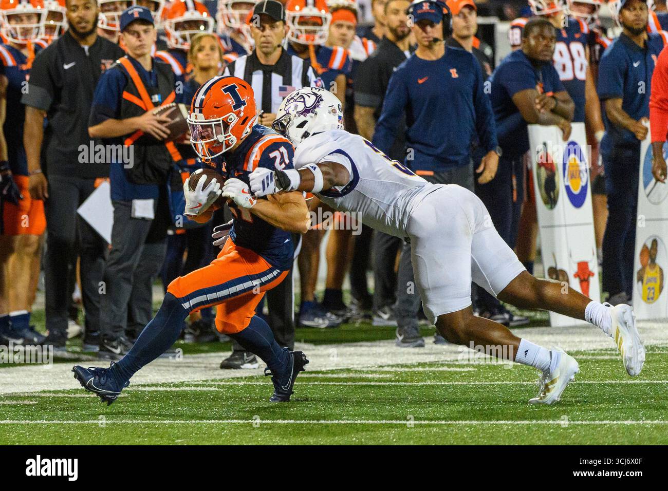 Illinois running back Aidan Laughery (21) rushes as Western Illinois ...