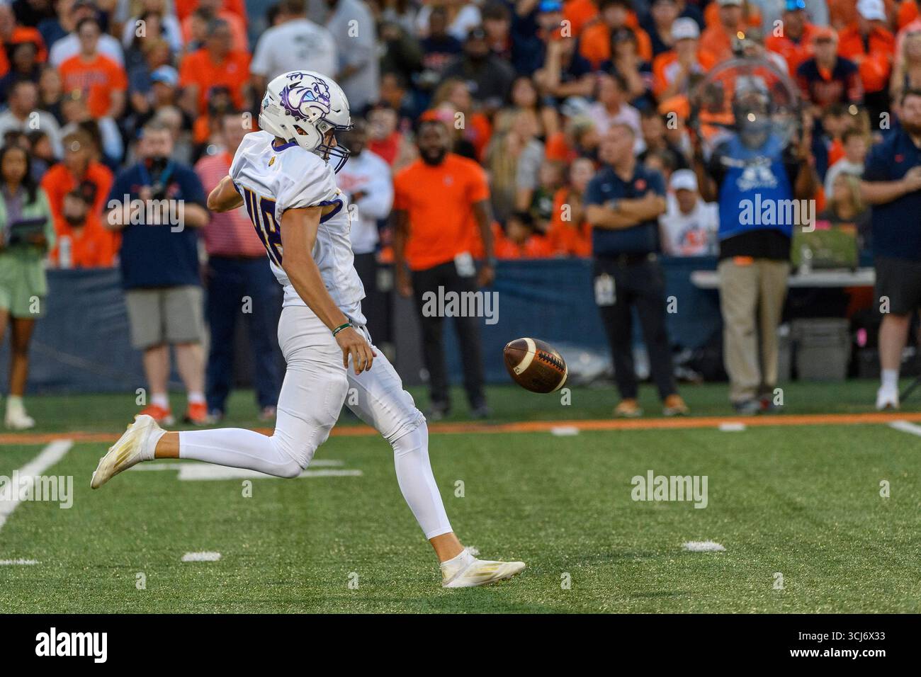 Western Illinois punter Luke Droegemueller during an NCAA college ...