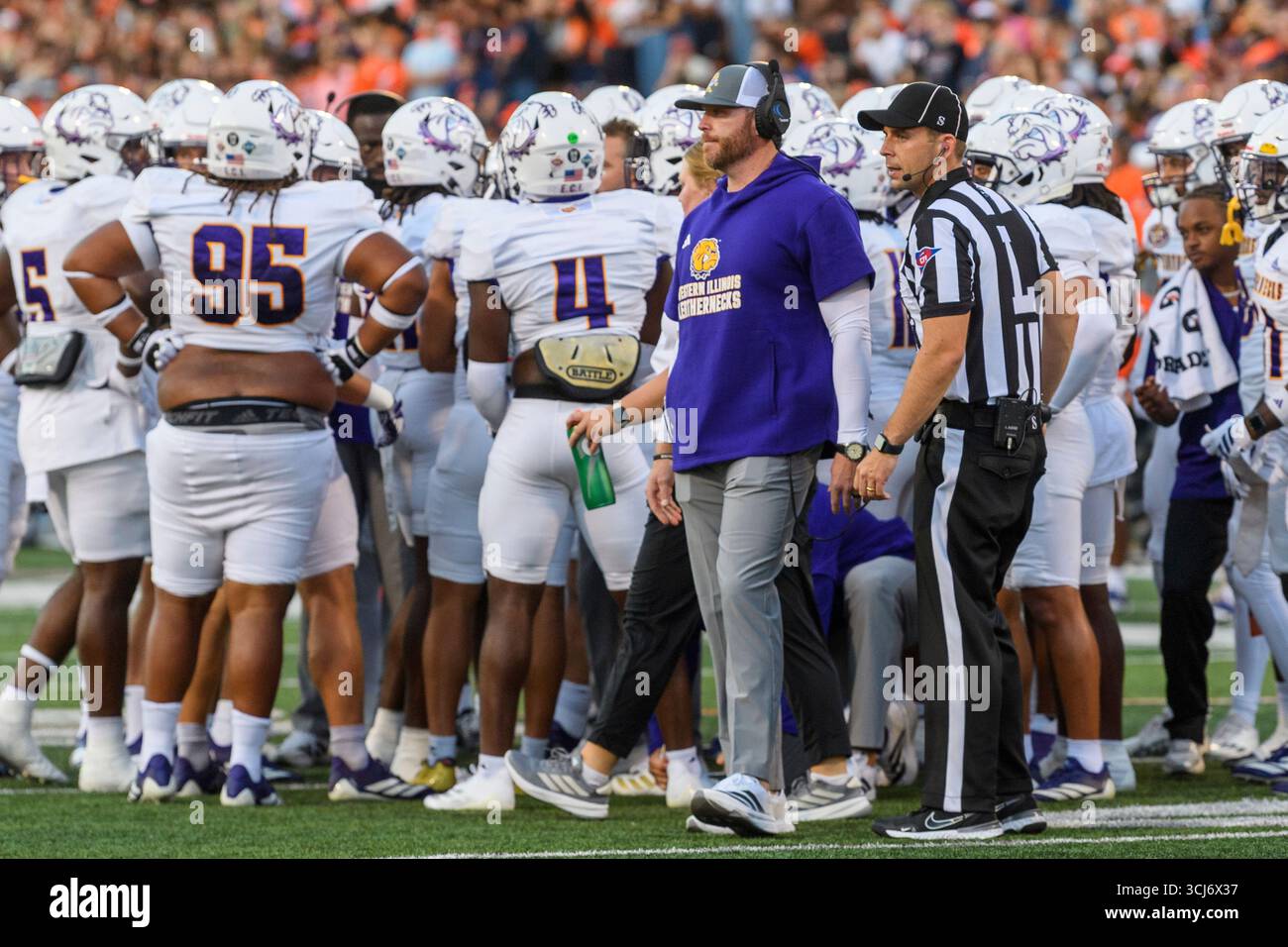Western Illinois head coach Joe Davis during the first half of an NCAA ...