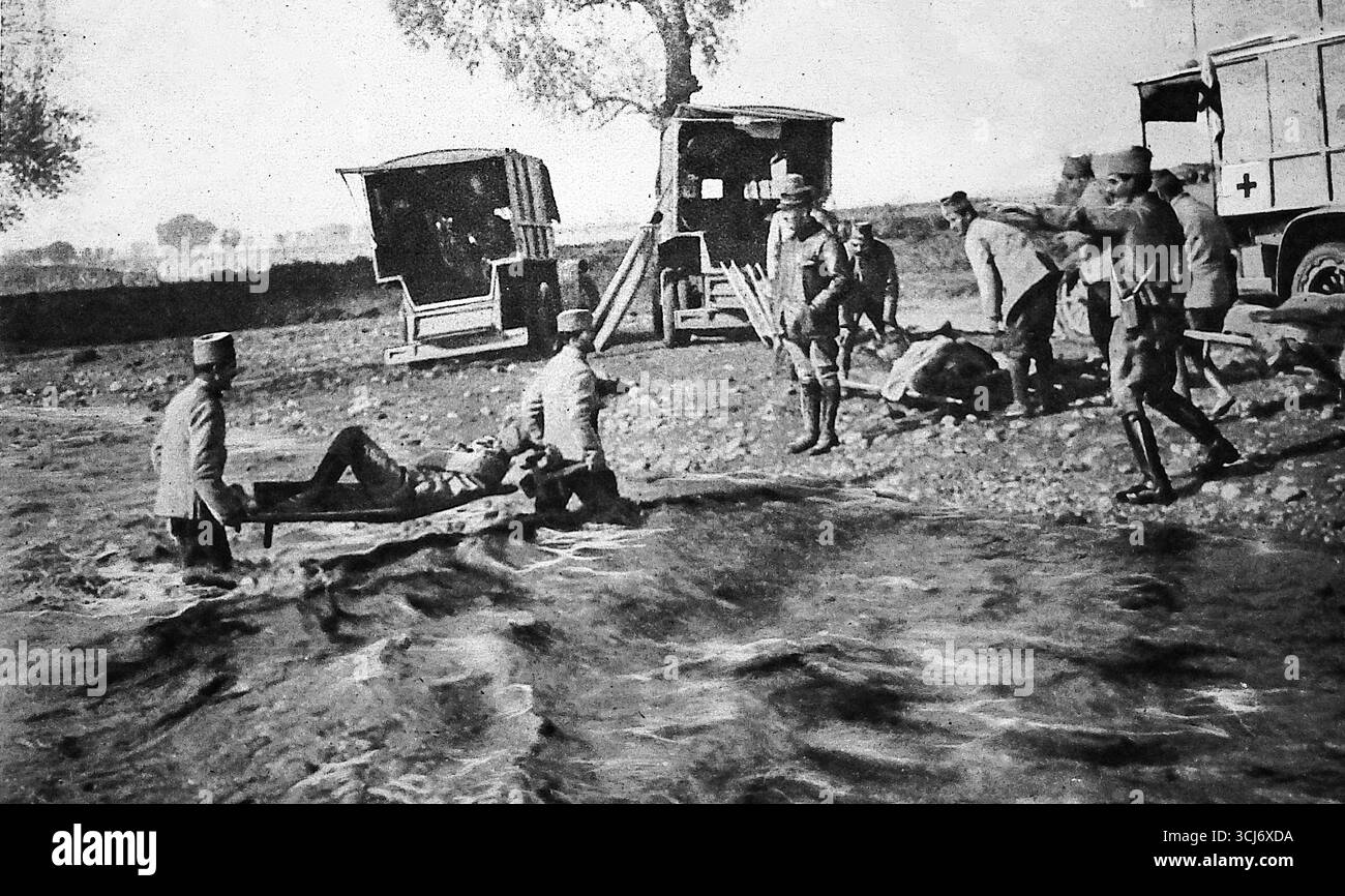 Soldiers from medical evacuation Black and White Stock Photos & Images ...