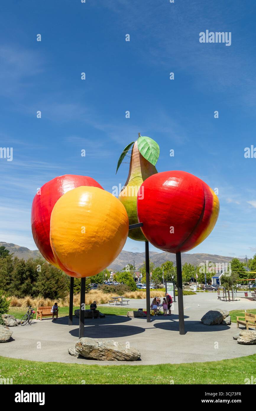 Fruits sculpture hi-res stock photography and images - Alamy