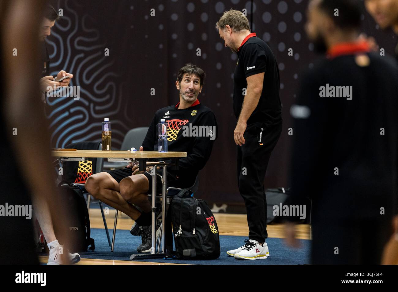 Alex Mumbru (Bundestrainer Deutschland) mit Dr. Oliver P?tz (Team-Arzt ...