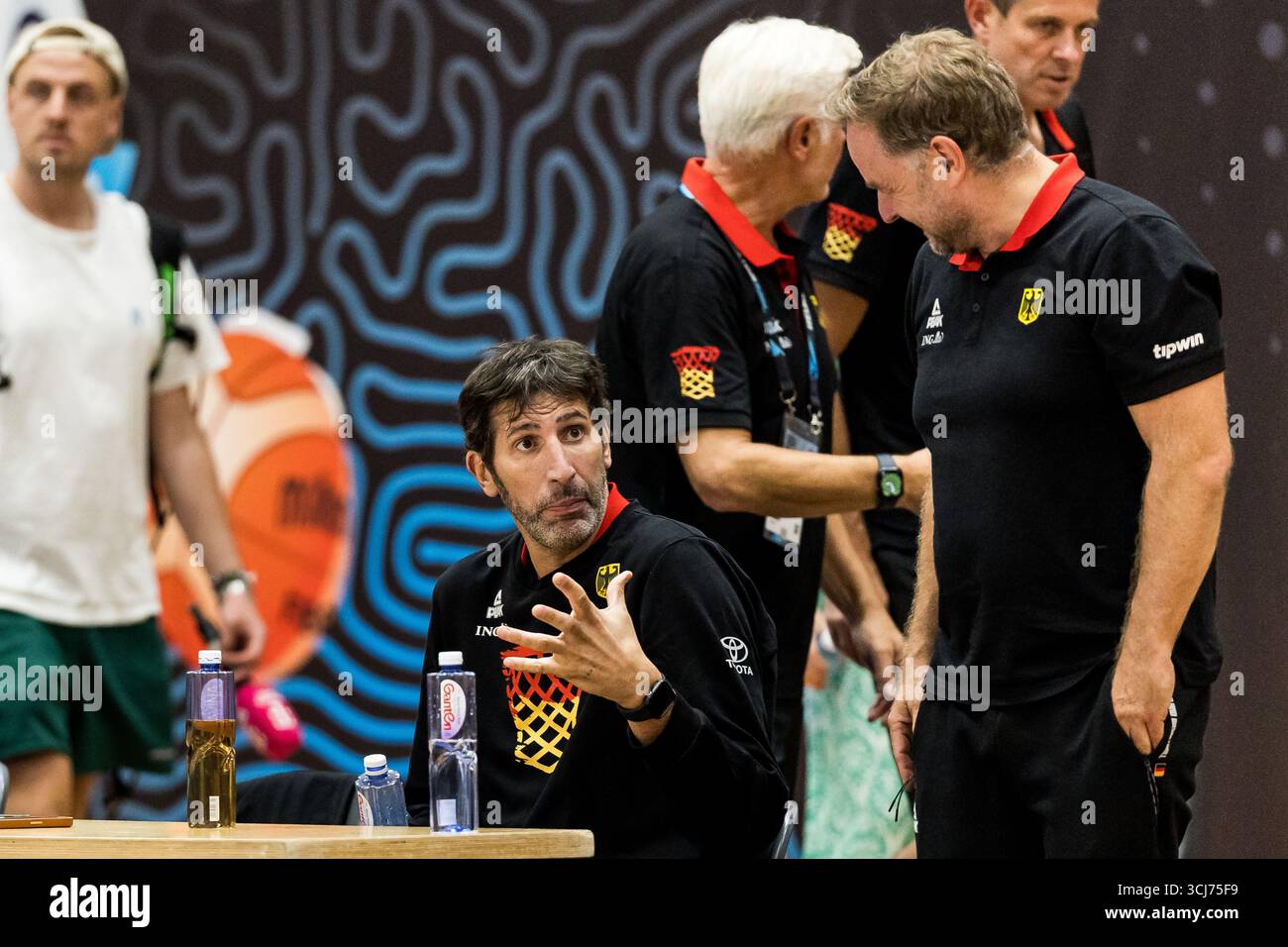 Alex Mumbru (Bundestrainer Deutschland) mit Dr. Oliver P?tz (Team-Arzt ...