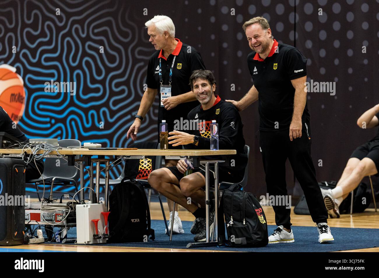 Alex Mumbru (Bundestrainer Deutschland) mit Dr. Oliver P?tz (Team-Arzt ...
