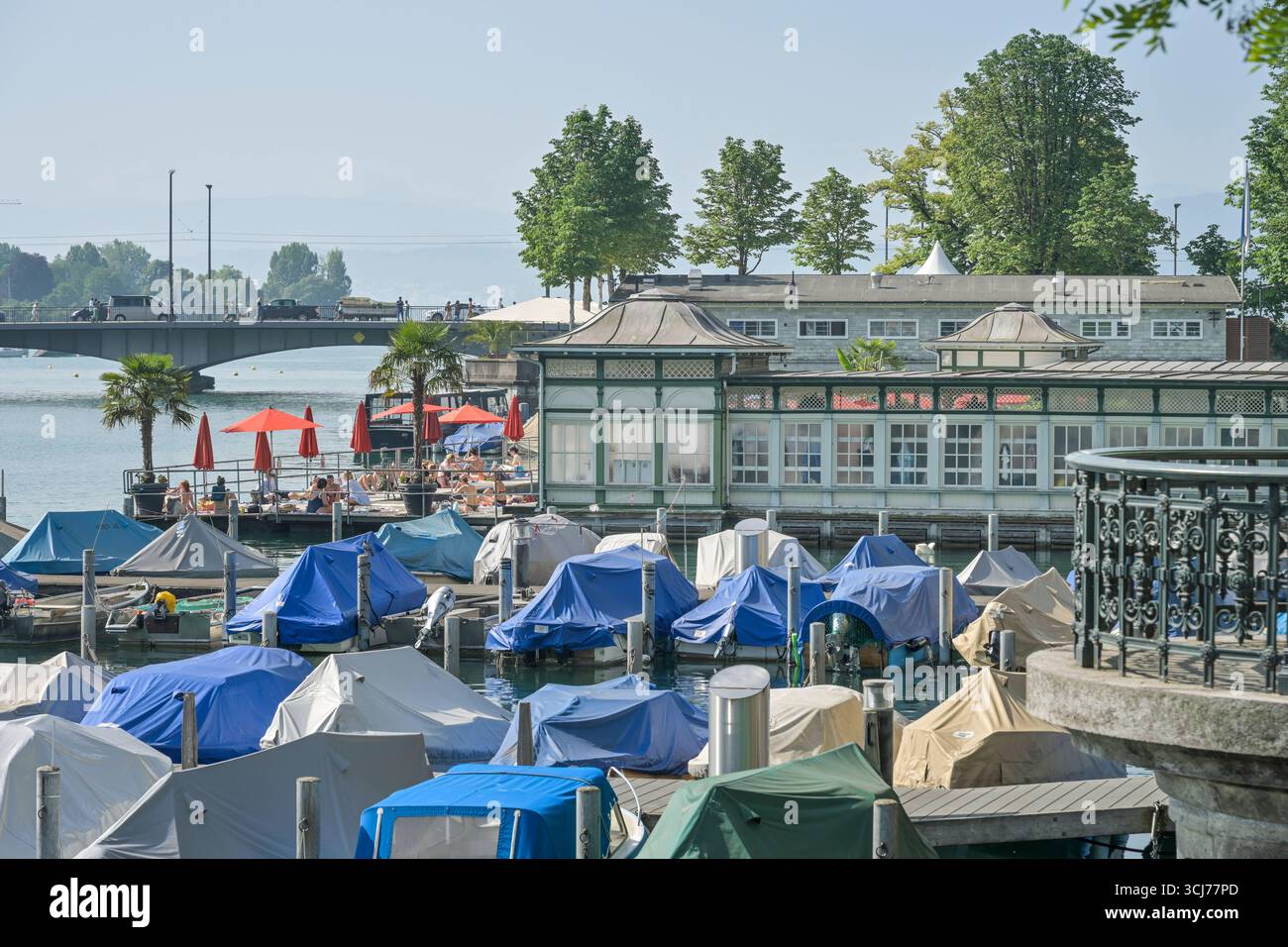 Bootsanleger, Boote, Frauenbad Stadthausquai, Fluß Limmat, Zürich ...