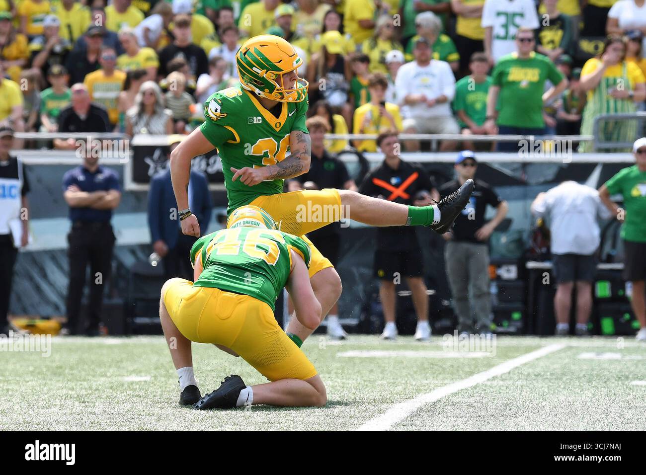 EUGENE, OR - AUGUST 30: Oregon Ducks kicker Atticus Sappington (36 ...