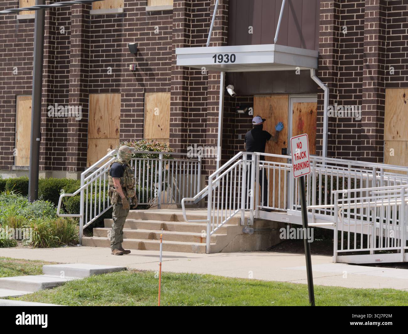 Masked ice agent hi-res stock photography and images - Alamy