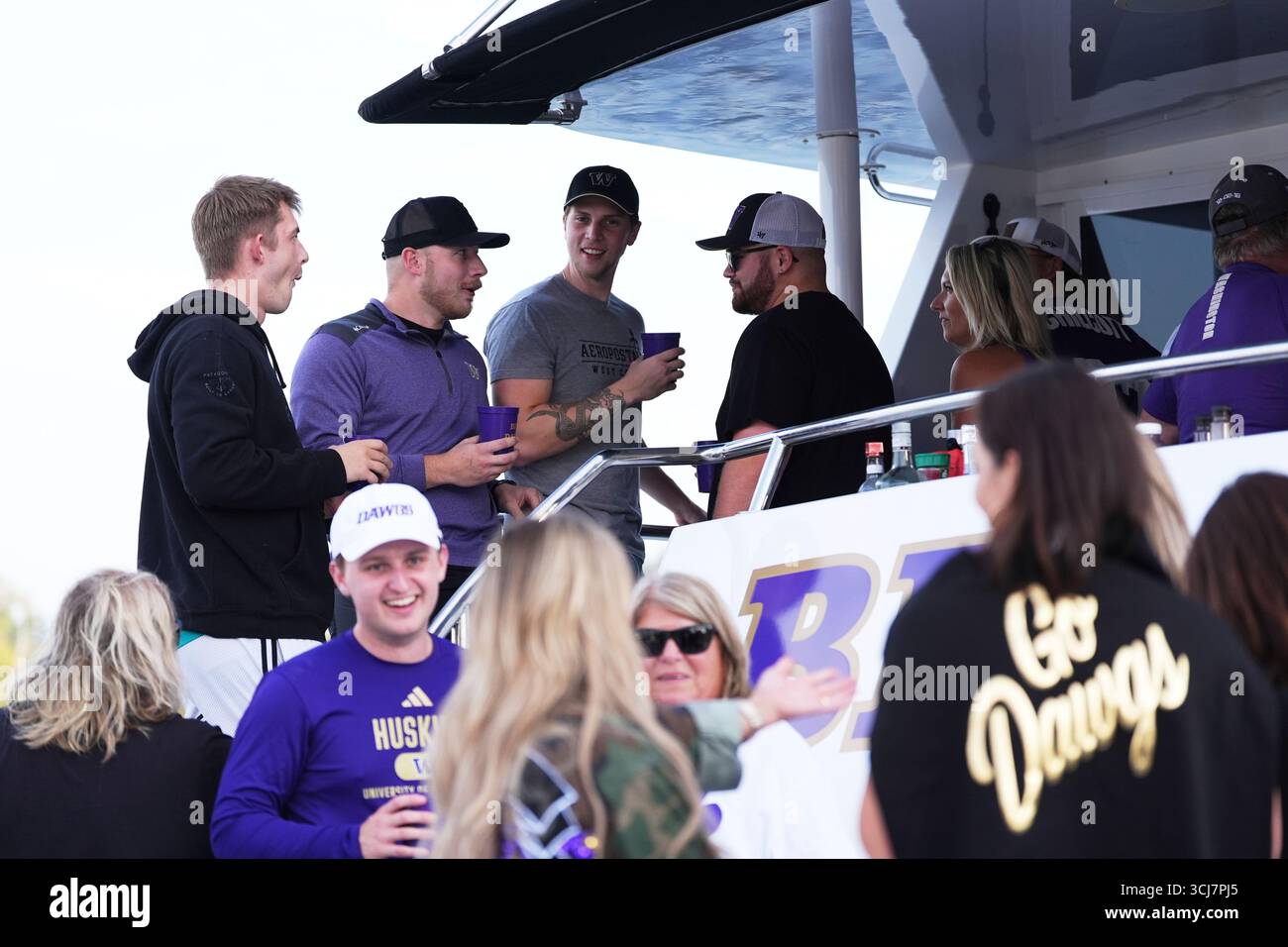 Washington fans tailgate on boats, known as "sailgating," on Lake ...