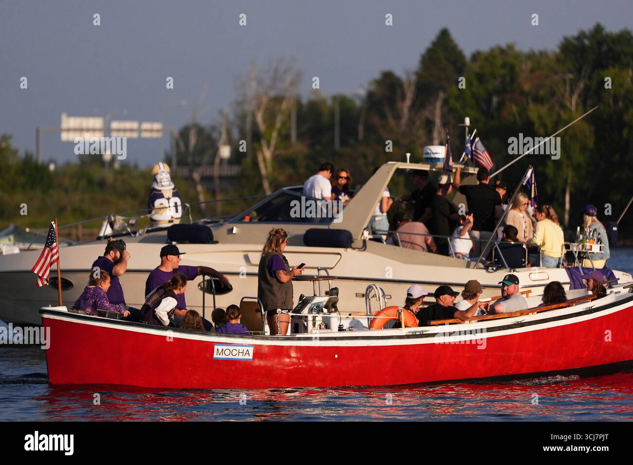 Washington fans tailgate on boats, known as "sailgating," on Lake ...