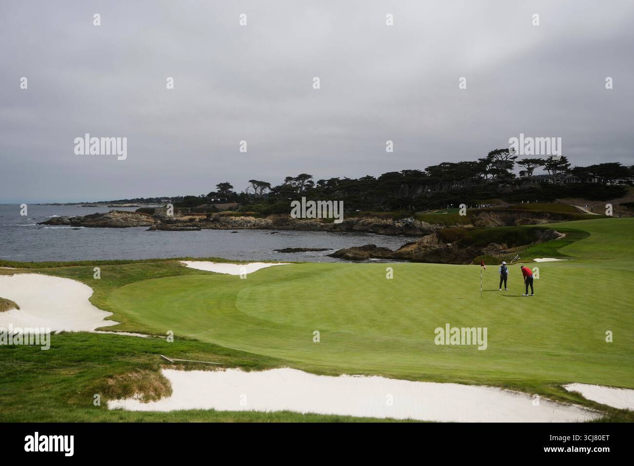 The USA team's Preston Stout putts during practice before the Walker ...