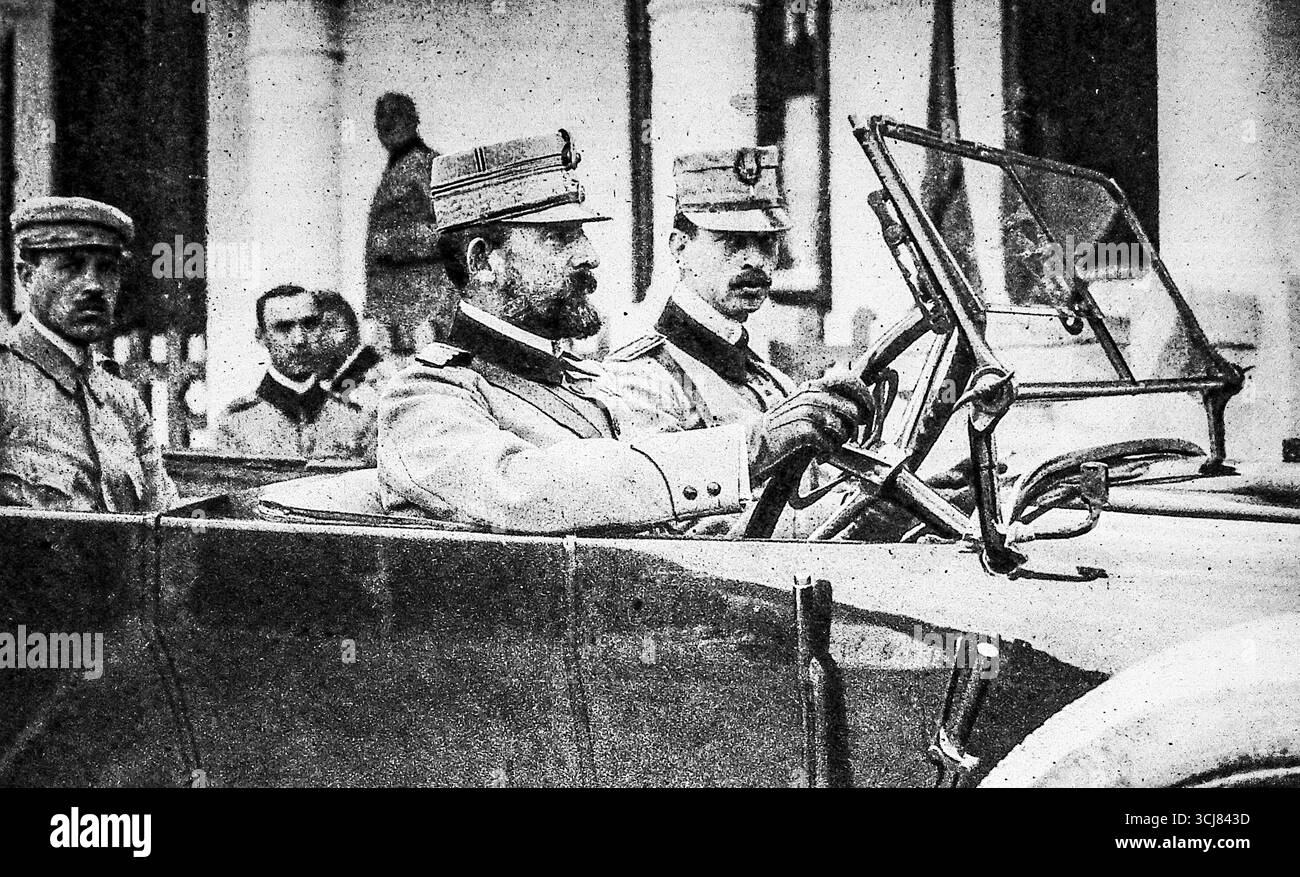 Monarch at war hi-res stock photography and images - Alamy