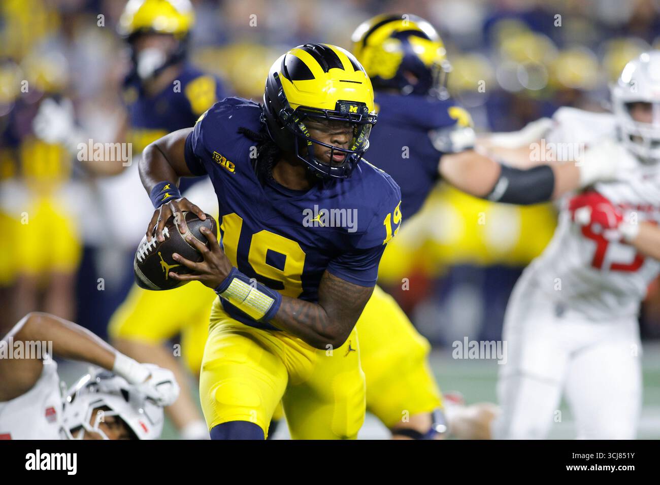 Michigan quarterback Bryce Underwood scrambles during an NCAA football ...