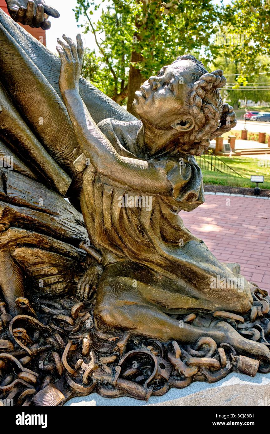 Harriet Tubman bronze statue in Cambridge, Maryland, honoring the ...